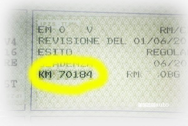 Carta di circolazione auto: sigle, codici e legende retro del libretto