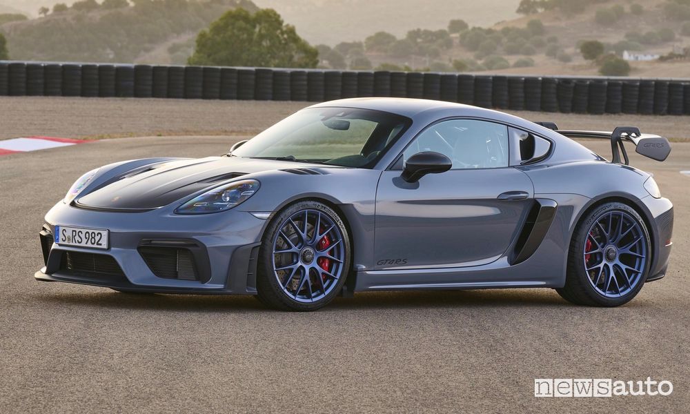 Porsche 718 Cayman GT4 RS, caratteristiche e prezzo