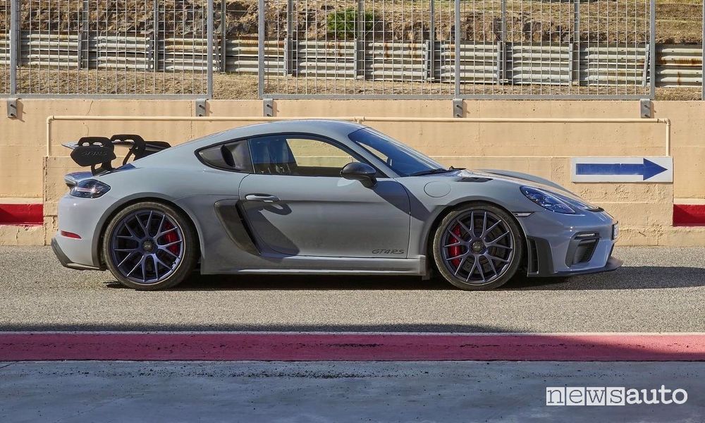 Porsche 718 Cayman GT4 RS, caratteristiche e prezzo