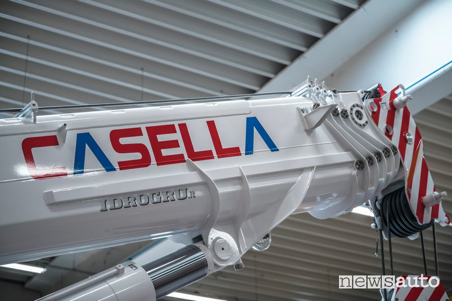 Mezzi speciali autogrù, fasi di costruzione e caratteristiche