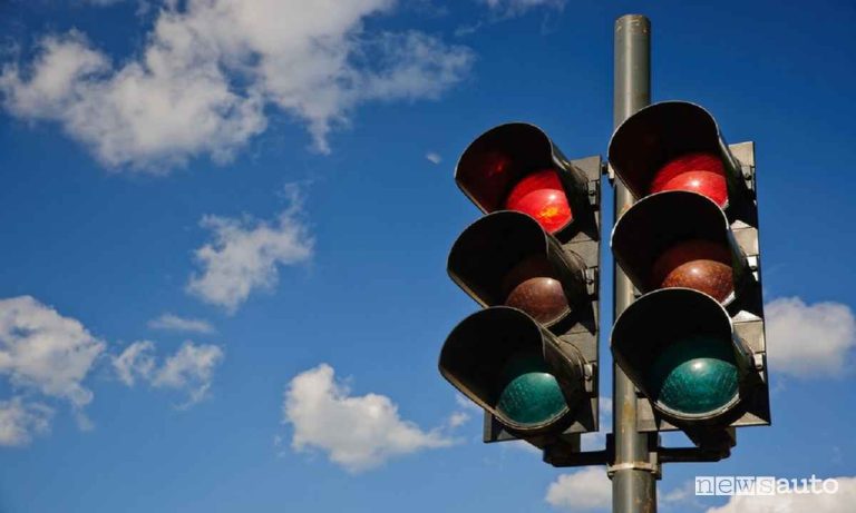 Semaforo, guida completa al segnale luminoso