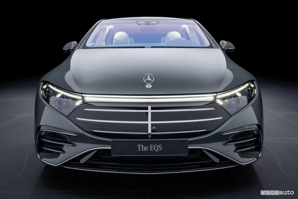 Mercedes EQS 2024, più autonomia nel restyling