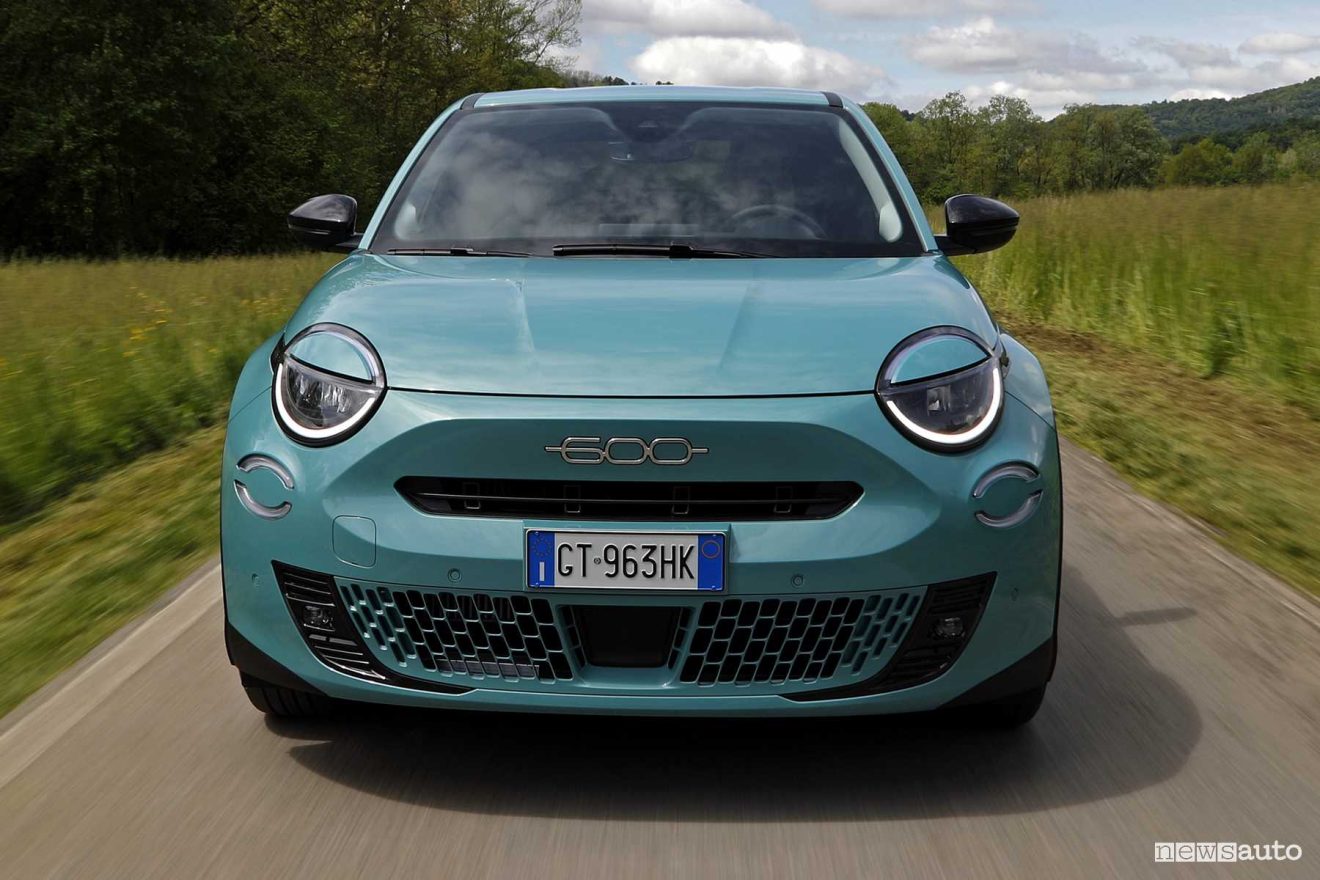Nuova Fiat 600 ibrida, com'è, prezzo