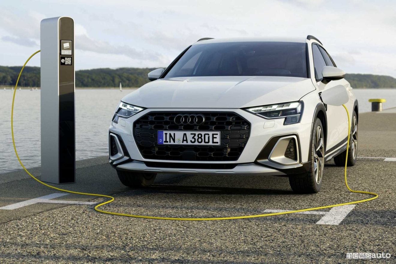 Audi A3 ibrida plug-in, Sportback e AllStreet, caratteristiche e prezzo