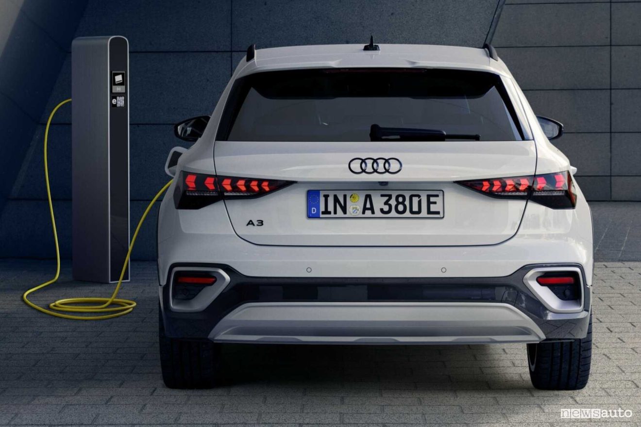 Audi A3 ibrida plug-in, Sportback e AllStreet, caratteristiche e prezzo