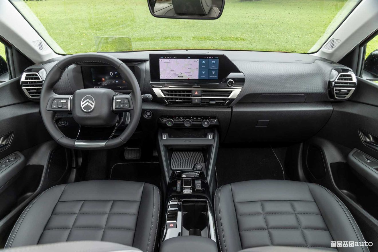 Citroen C4 e C4 X restyling, caratteristiche, interni, motori e prezzi