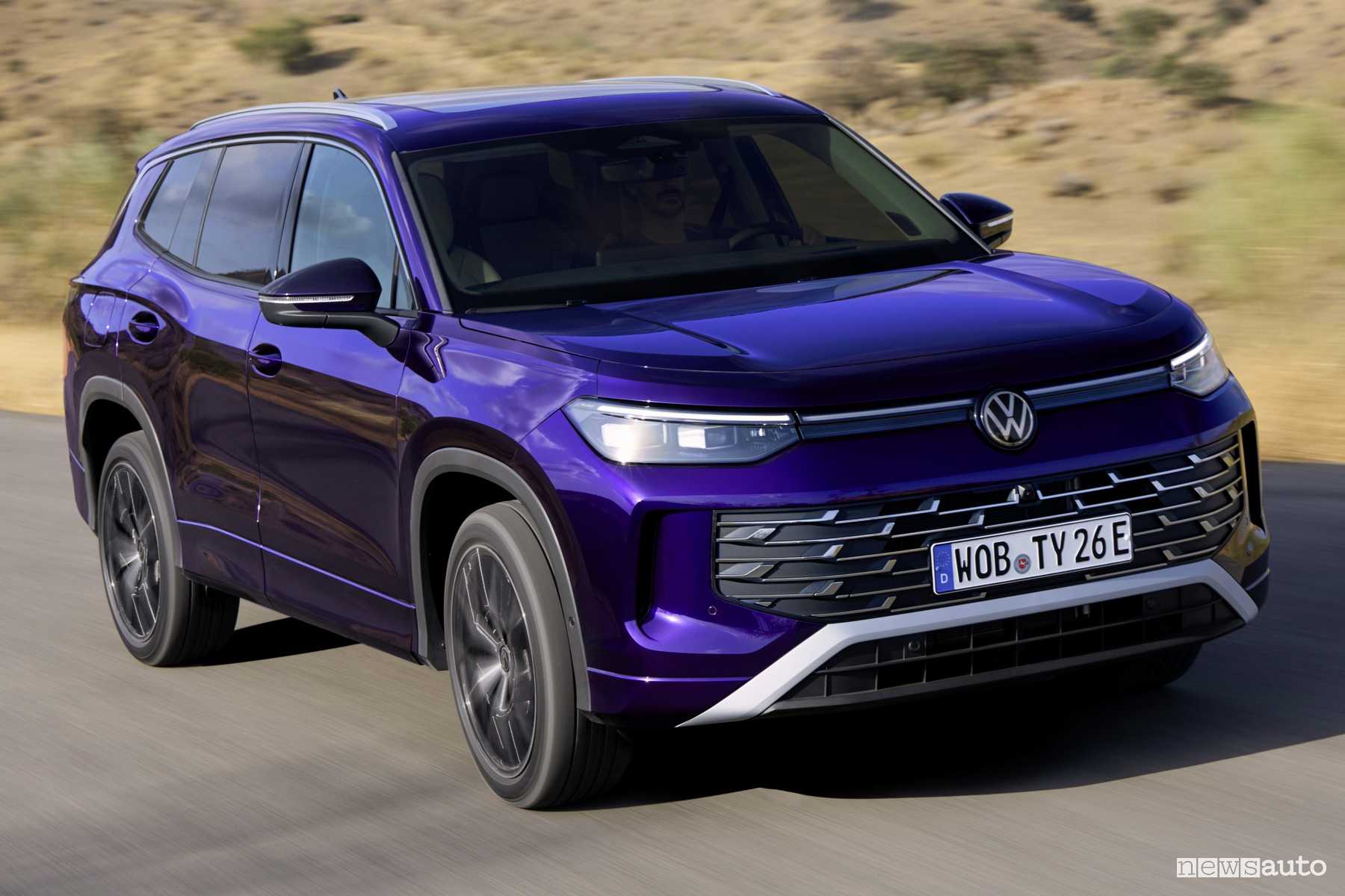 Nuova Volkswagen Tayron, dimensioni, interni, motori e prezzo