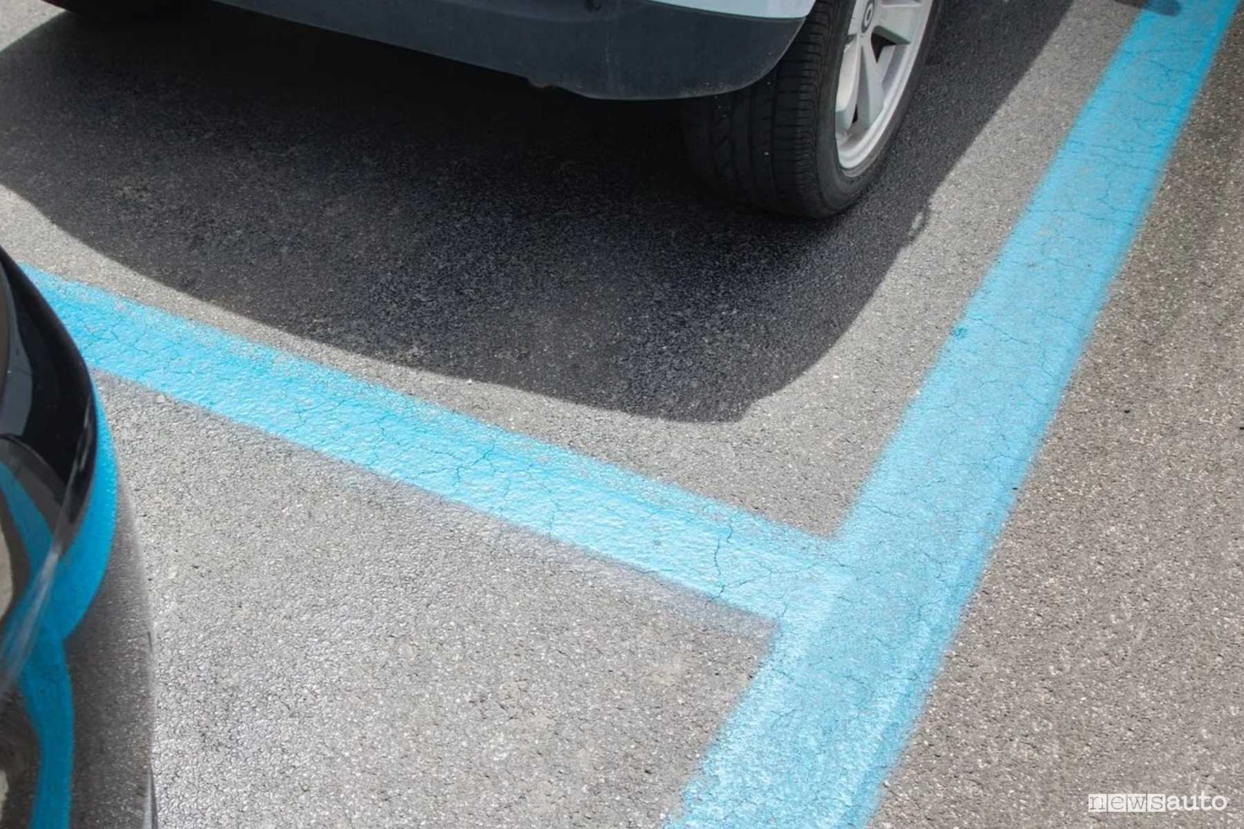 Parcheggi strisce blu a Roma: le nuove regole per auto ibride
