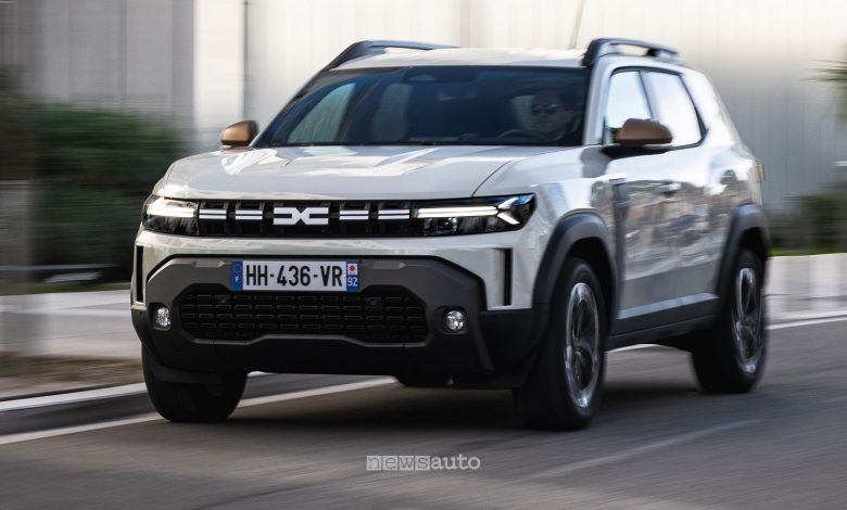 Dacia Duster 2026, motori, versioni Hybrid, GPL, trazione 4x4 e prezzi