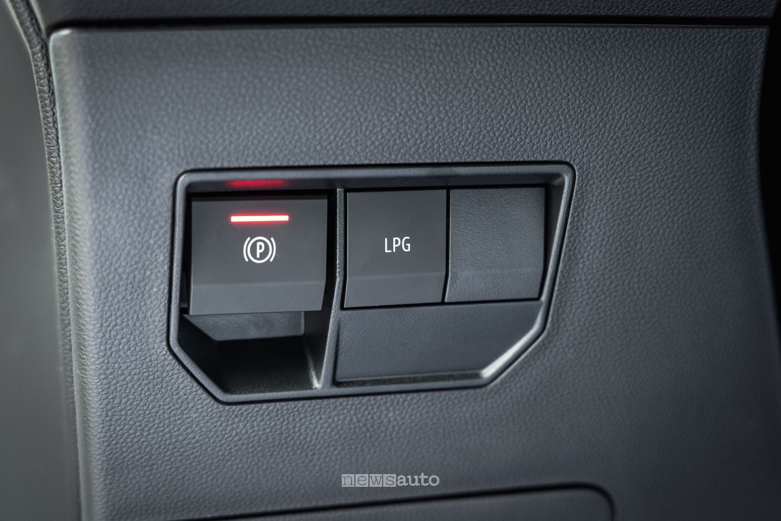 Dacia Duster 2026, motori, versioni Hybrid, GPL, trazione 4x4 e prezzi