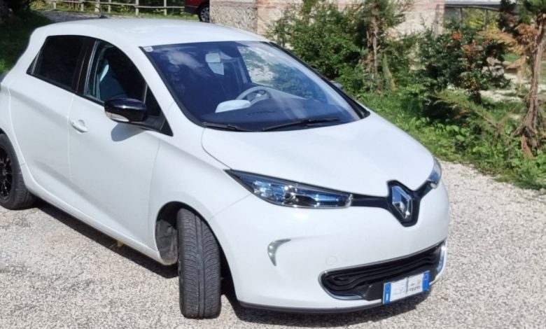 Auto elettriche a Roma: ZTL a pagamento, come chiedere il permesso